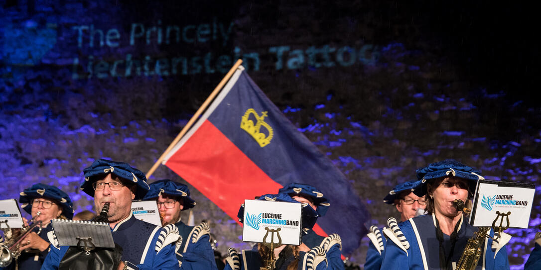 «Princely Tattoo» feiert Premiere trotz Dauerregen - Vaterland online