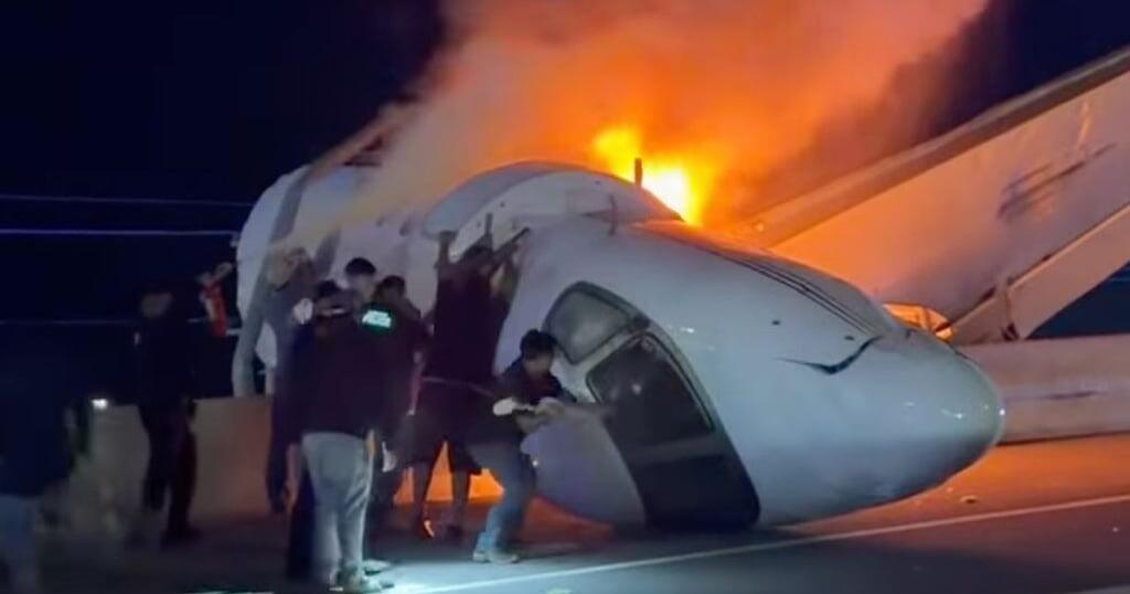 Absturz in Texas: Businessjet brennt nach Aufprall auf Strasse ...