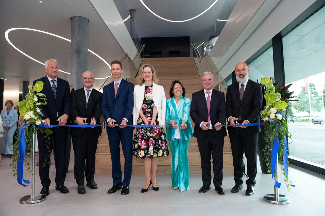 Ivoclar feiert 100-Jahre-Jubiläum und eröffnet neues Hauptgebäude - Vaterland online