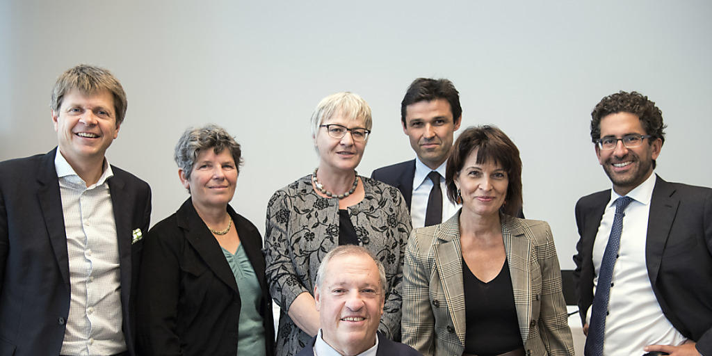 Parlamentarier diskutieren über Journalismus - Vaterland online