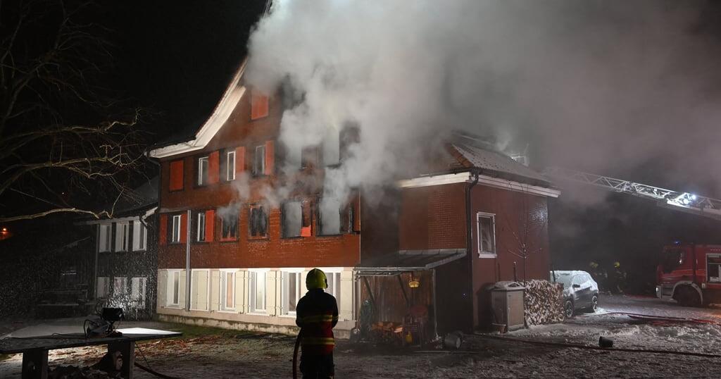 Degersheim: Mann rettet sich aus brennender Wohnung mit Sprung aus ...