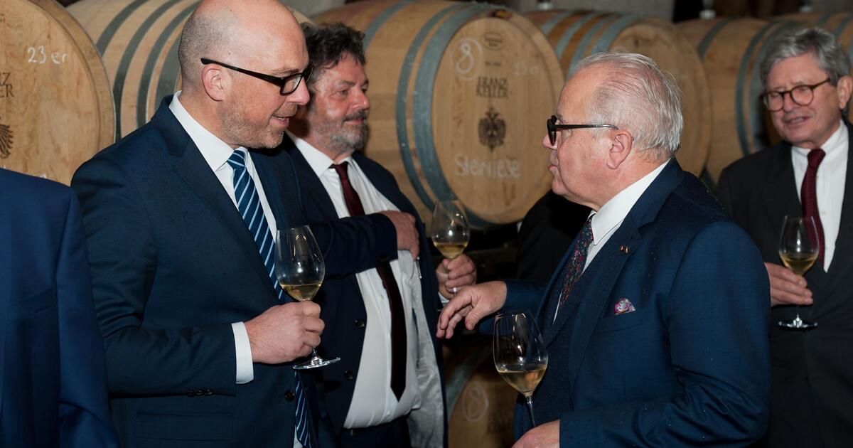 Regierungschef Risch traf sich in Weingut mit Ex-DFB-Präsident Keller ...